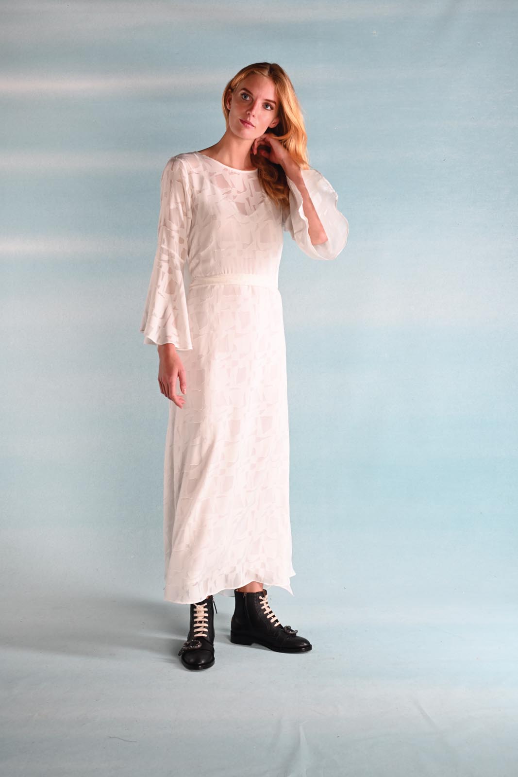 Florence : White Triangle Burnout – Julie Harrah